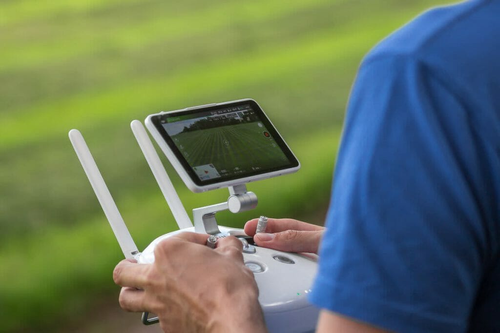 My Review of the DJI Phantom 4 (Standard, Advanced and Pro) - Drone ...